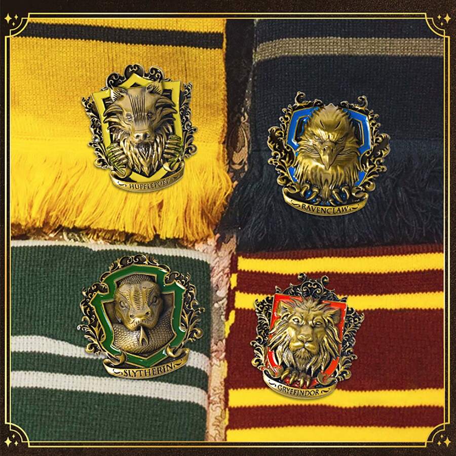 Harry Potter Broche Comemorativo em Relevo Cúbico das Quatro Faculdades de Hogwarts HARRY POTTER ...