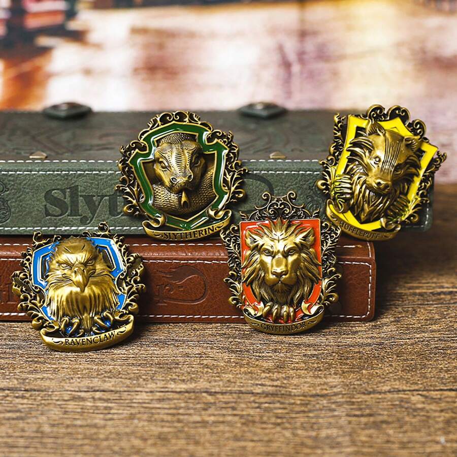 Harry Potter Broche Comemorativo em Relevo Cúbico das Quatro Faculdades ...