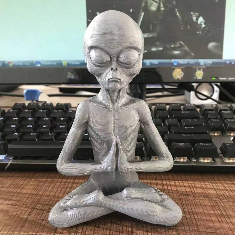 Resin Meditating Alien Figurine, UFO Indoor Outdoor Decor Sitting Alien ...