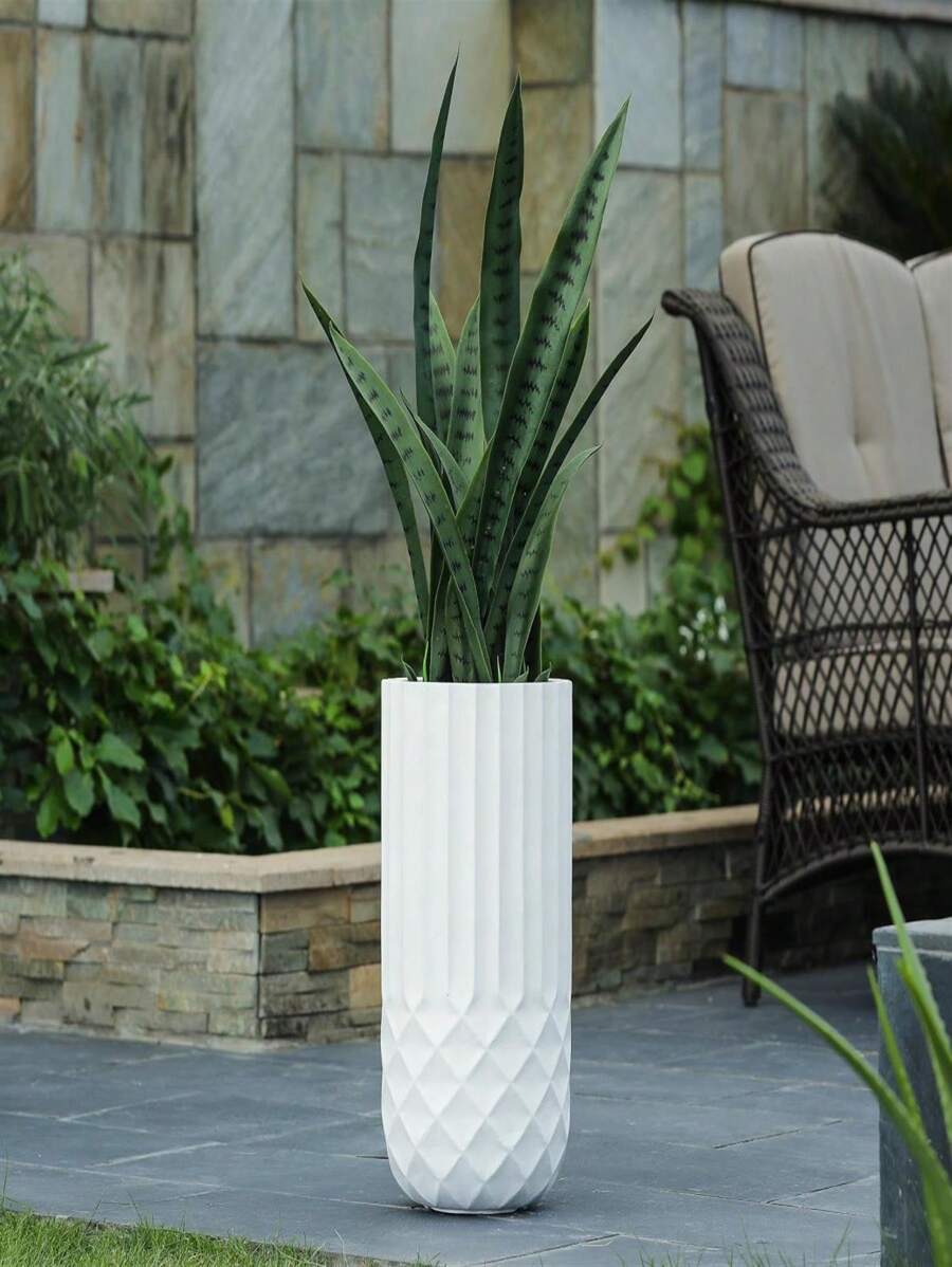 LuxenHome White 24 In. Tall Round MgO Planter | SHEIN ITALIA