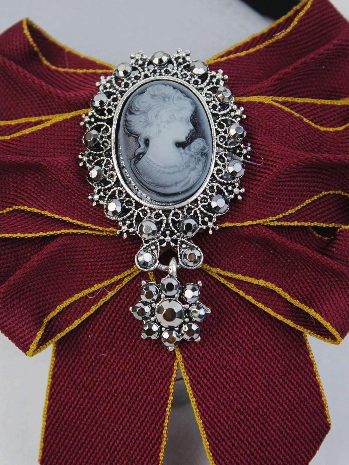Un corbatín, flor de cuello y boutonnière de moda y personalizados para ...