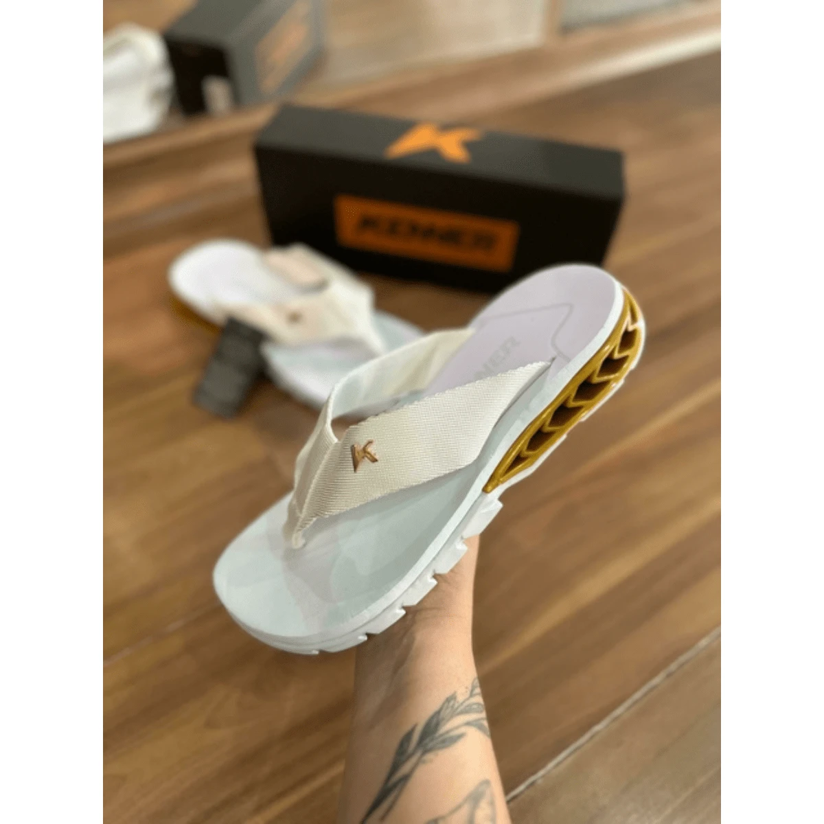 Chinelo Kenner Rakka L7 L7nonn Branco Dourado Masculino Liquidação 2024 ...