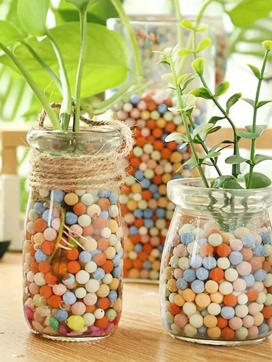 Substrat de drainage en granules d'argile coloré, utilisé pour les ...