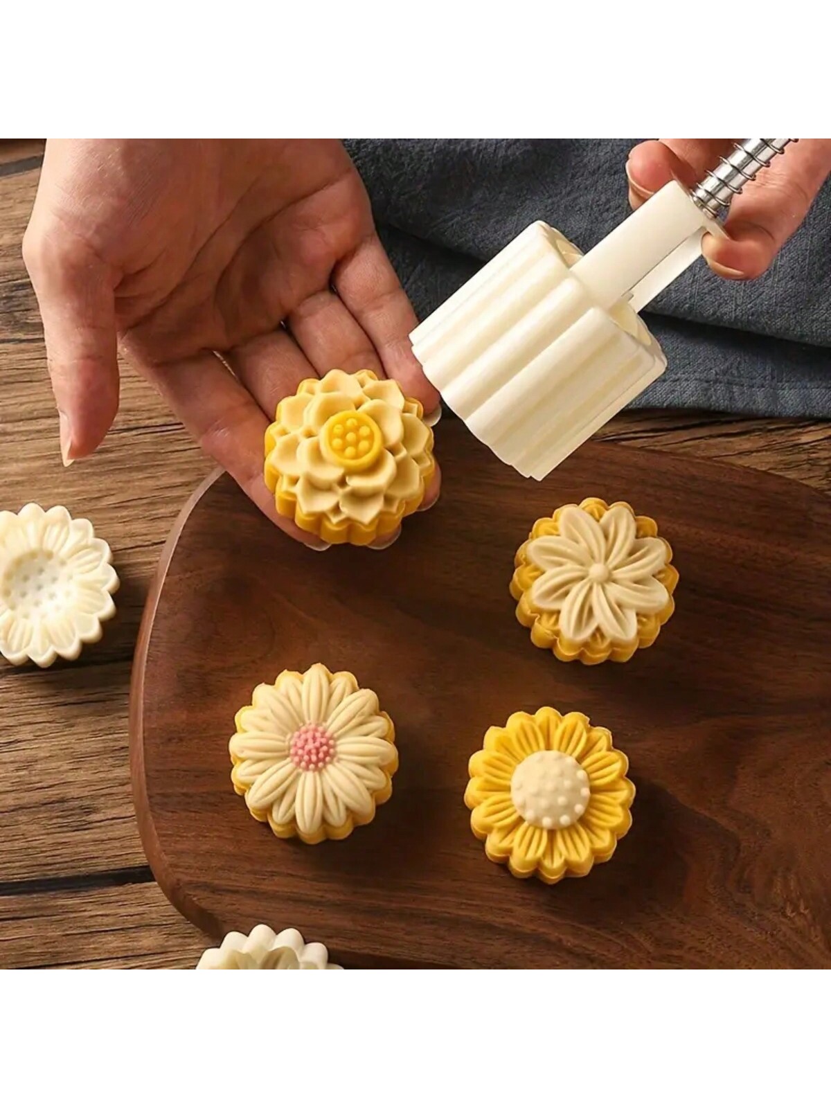 4-In-1 Floral Moon Cake & Pastry Mold Kit - DIY Hand Press Design With ...