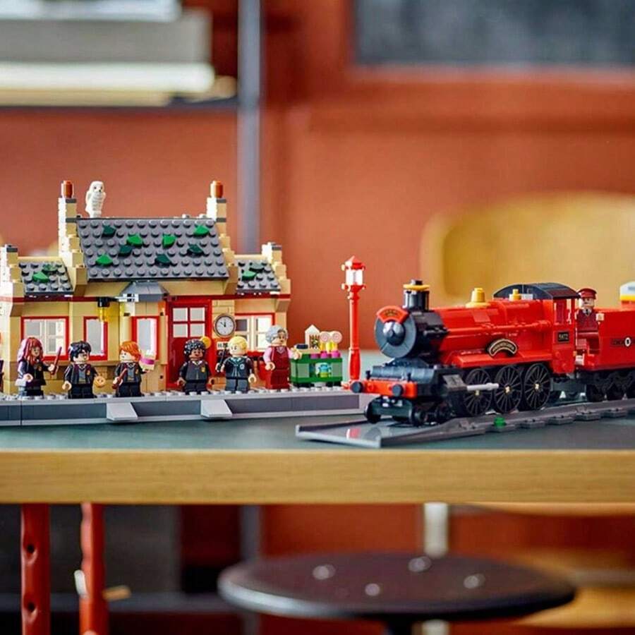 LEGO 76423 Harry Potter Hogwarts Express And Hogsmeade Station Building ...
