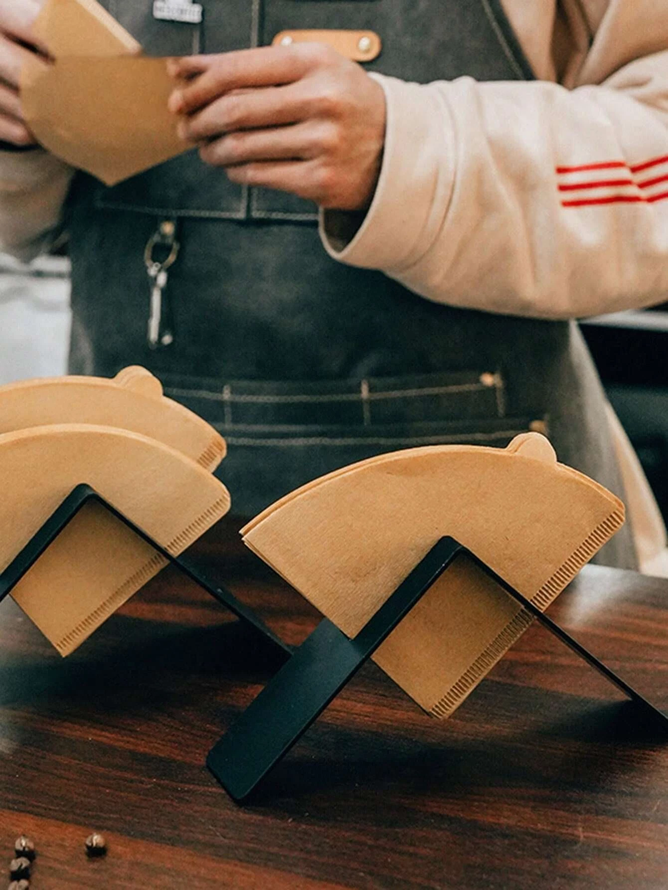 Brutelle Brutelle ステンレス製コーヒーフィルターベース&ホルダー 1個 カフェフィルター収納ラック V60 01および02に ...