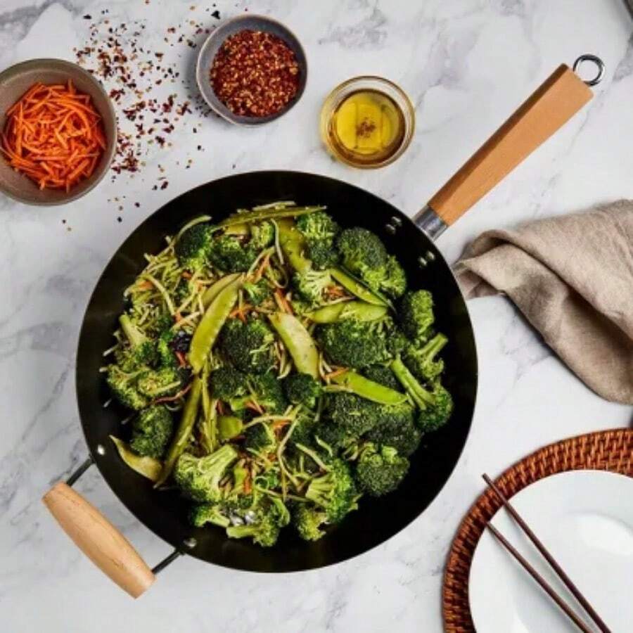 Large Diameter 14-Inch Bamboo Handle Wok, A New Cooking Experience ...