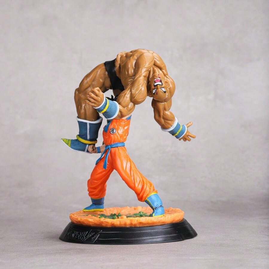 Statue de Goku soulevant Napa, Saga Namek DBZ, Krillin brandissant la ...