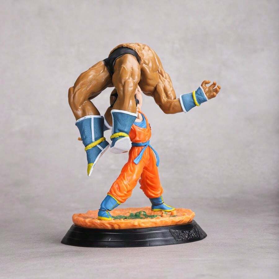 Statue de Goku soulevant Napa, Saga Namek DBZ, Krillin brandissant la ...