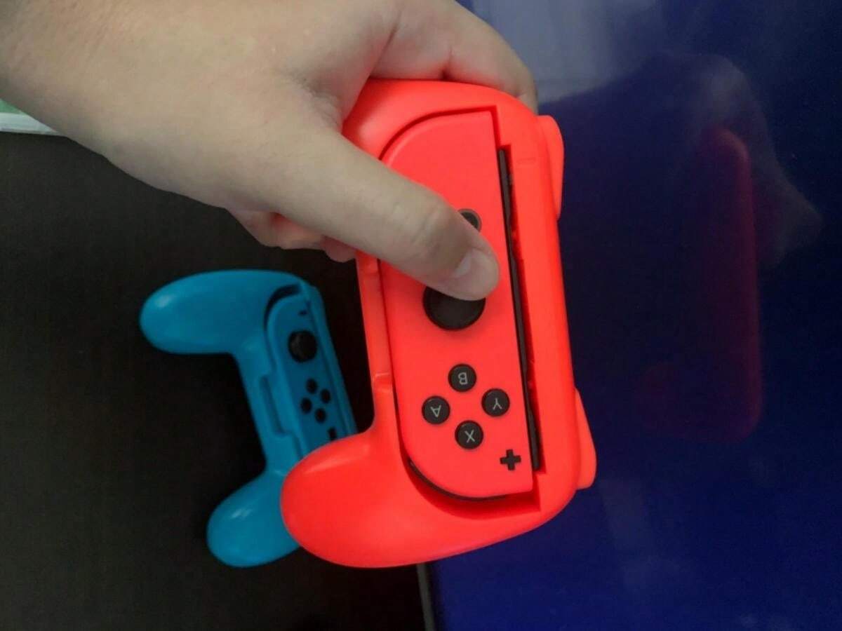 Impugnatura compatibile con Joy-Con dei controller Switch e Switch OLED ...
