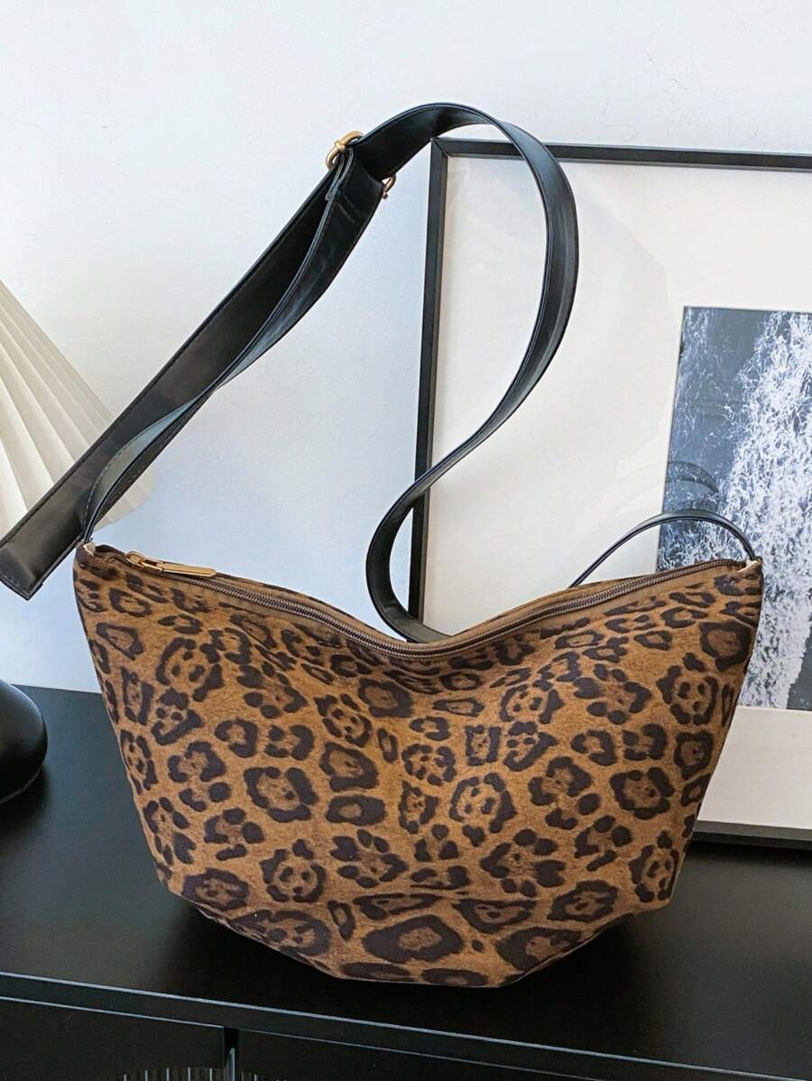 La nueva bolsa de tote con estampado de leopardo para el invierno de ...