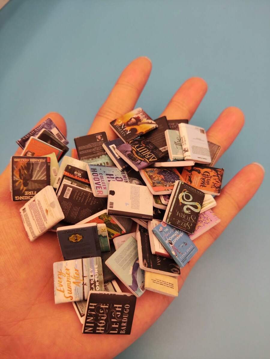 7 Pieces Of Mini Book Set, Anxiety Bookcase Mini Book, Ornament House ...
