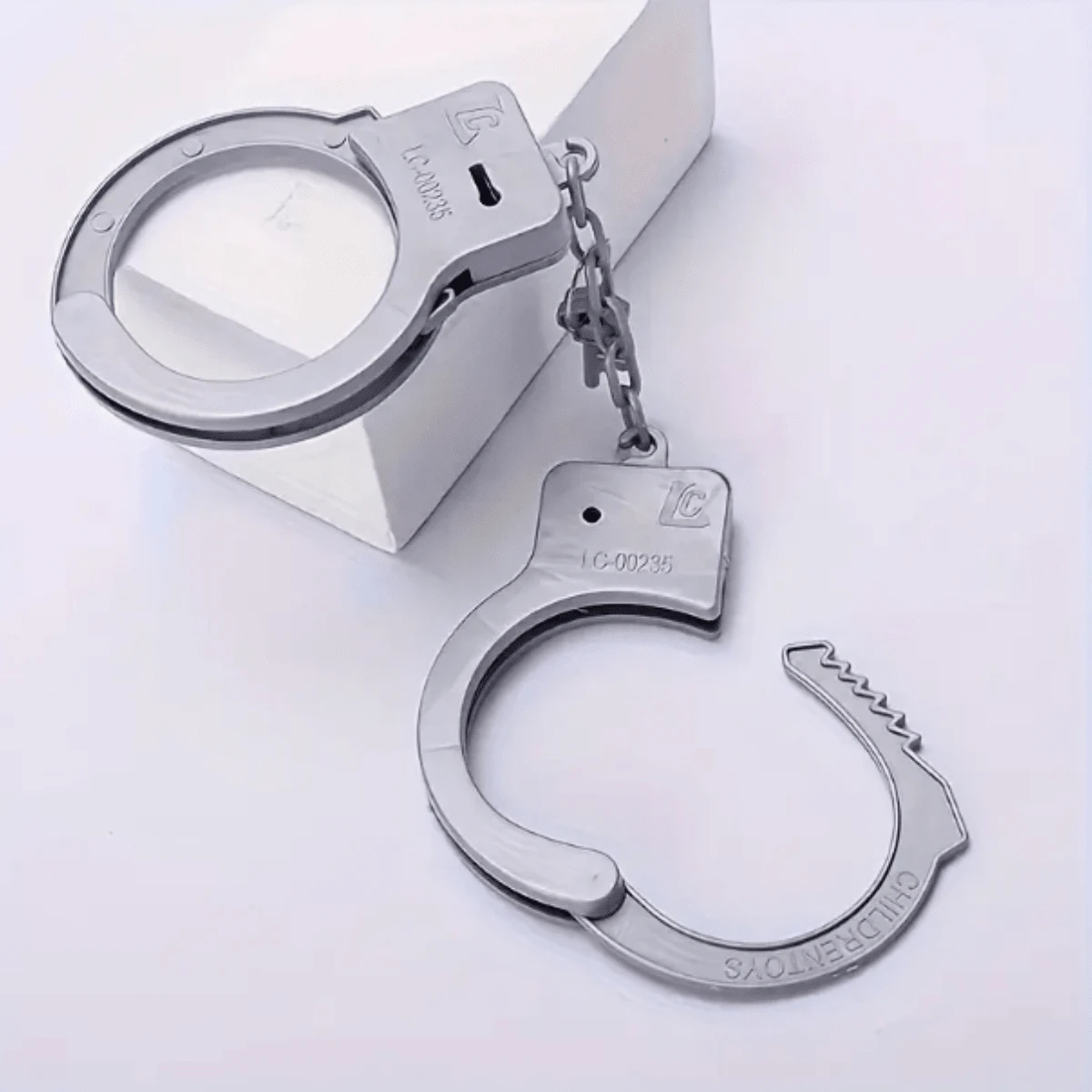 Adult Plastic Handcuffs With Key, Party Props, Prank Supplies, Gag Toys ...