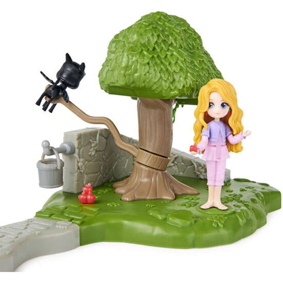 Harry Potter | Magical Creatures Moon Stage Harry Potter Wizarding ...