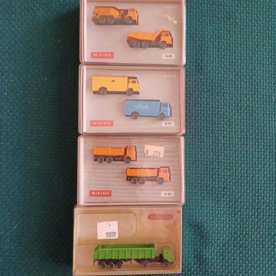 Kato 106-8701 N Scale Chicago Metra MP36PH Bi-Level Commuter Train 4 ...