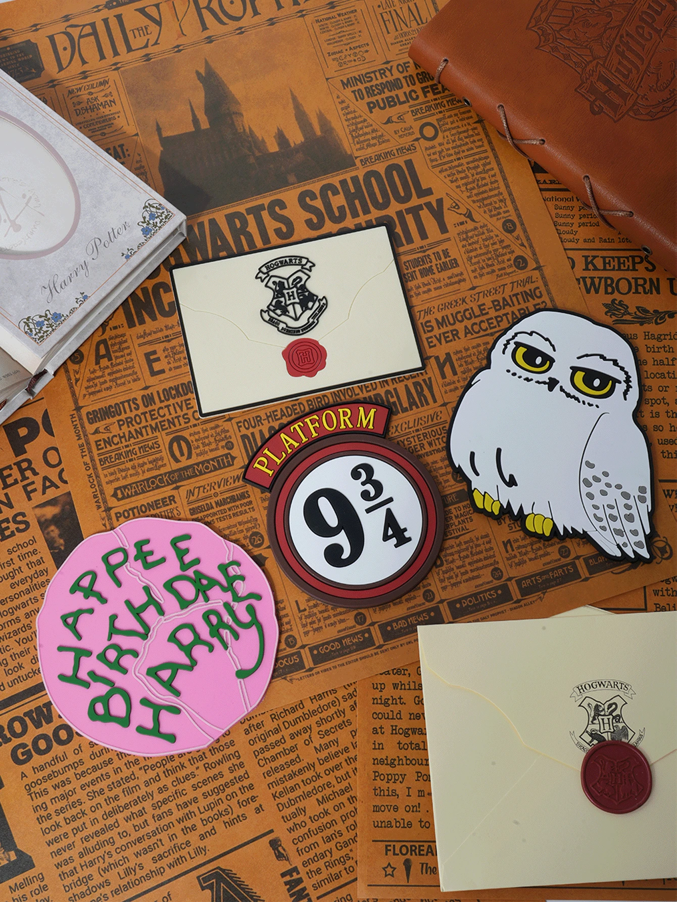 WB 4PCS/Set Harry Potter Authorization Hedwig Platform 9 And 3/4 Hagrid ...