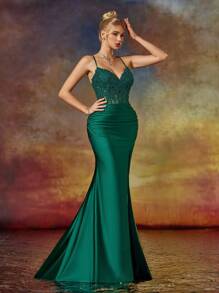 Abendkleid mit Spaghettiträgern und Spitzenaplikationen, Hochzeits ...