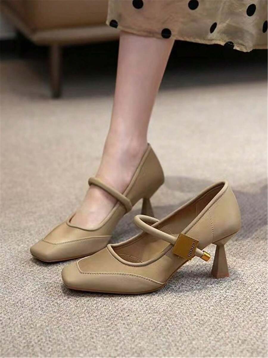 Chaussures à petit talon carré et bout carré style "Mary Jane" pour ...