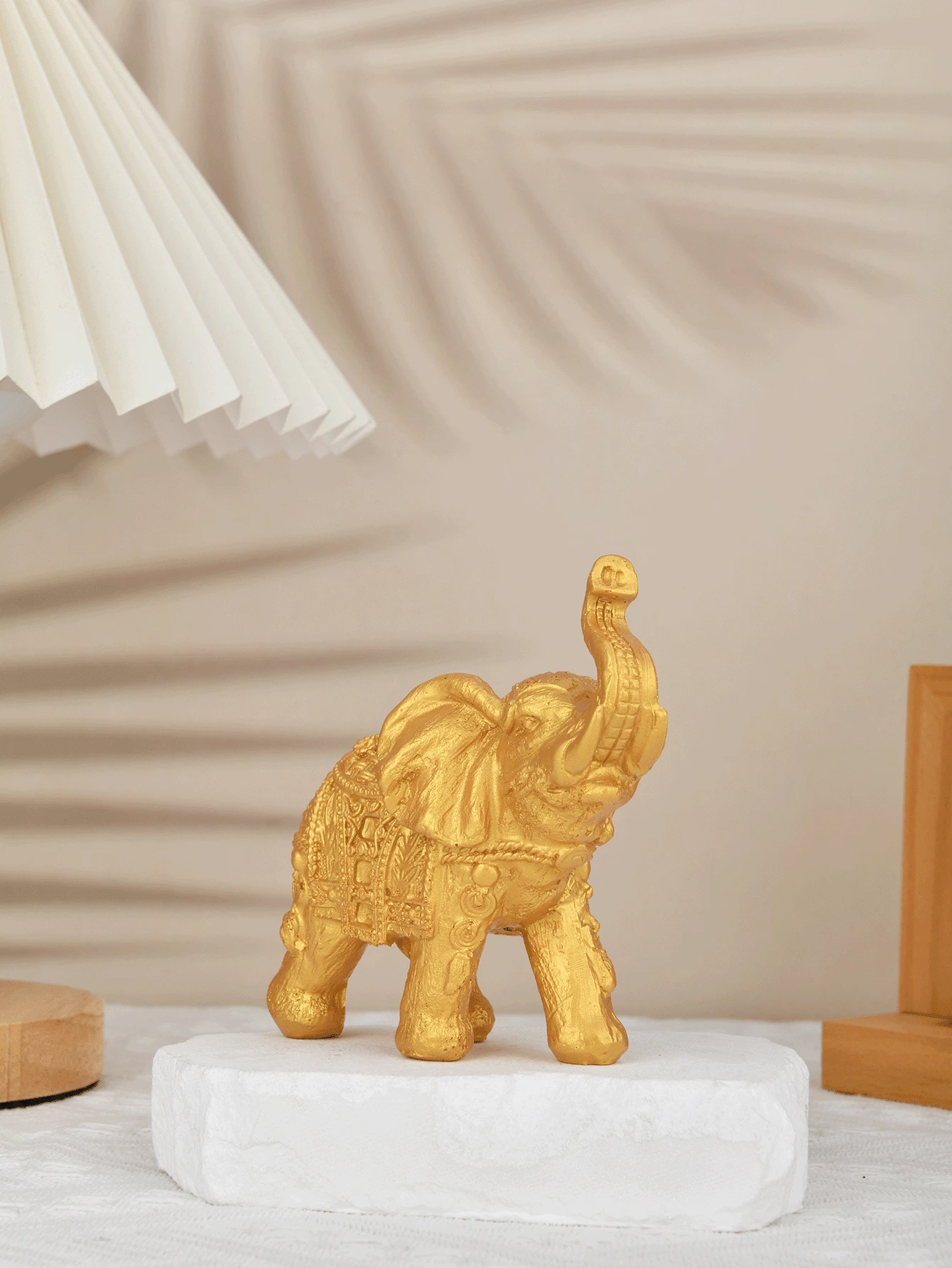 Lucky Elephant Statue, Elegant Elephant Statue Home Decoration Unique ...