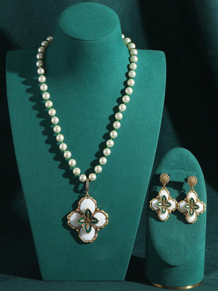 Vintage Geometric Diamond-Shape Clover Green Leaf Shell Faux Pearl ...