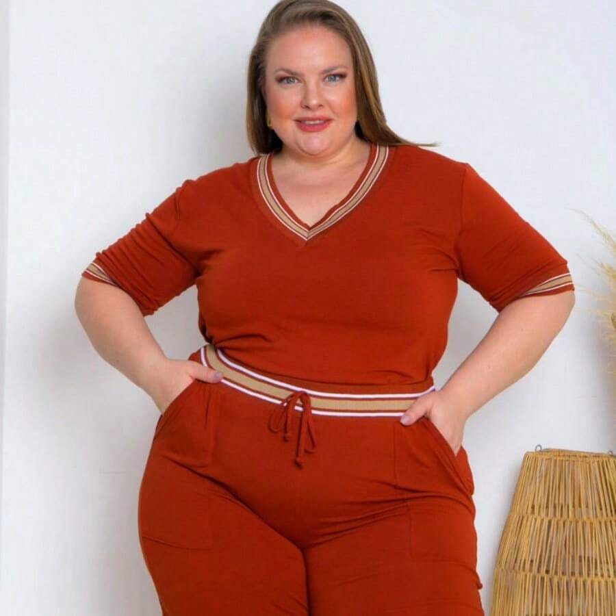 Conjunto Plus Size Short Com detalhes Listrado no Costos + Blusa Com Detalhes Listrado na Gola ...