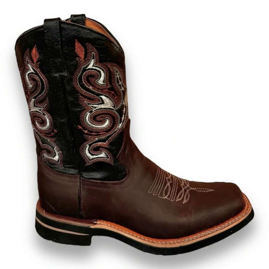 BOTA VAQUERA PUNTA CHATA PIEL BOVINA SUELA ANTIDERRAOANTE COSIDA | Moda ...