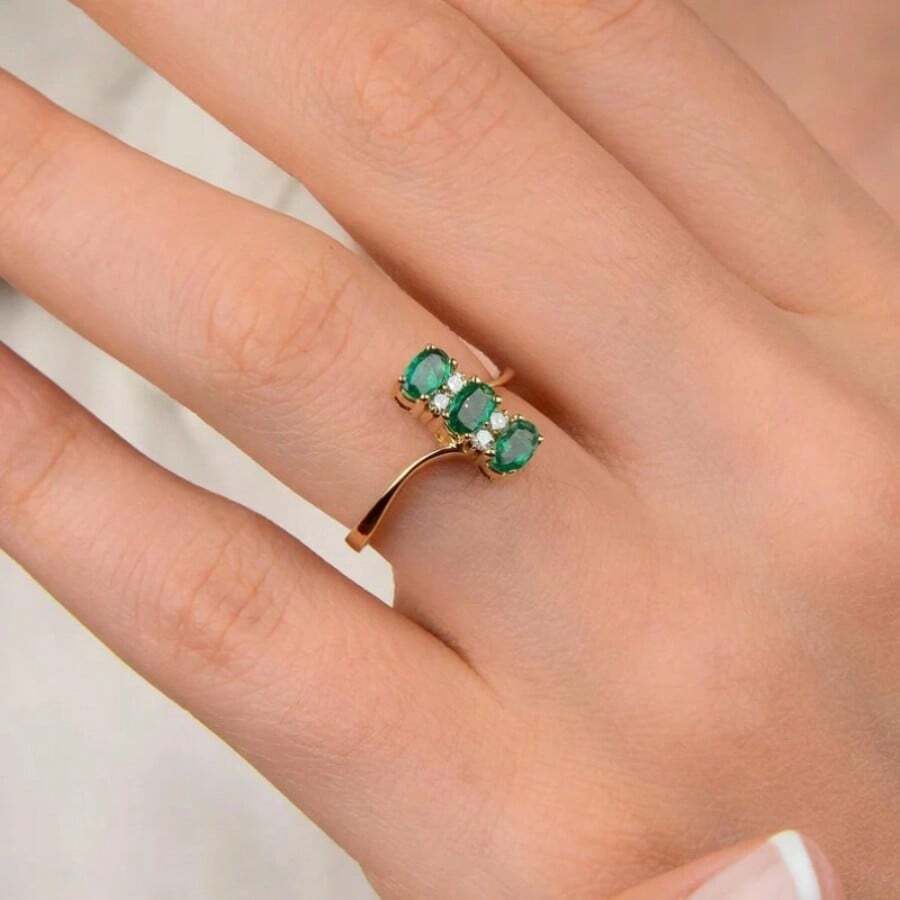 1pc Minimalist Elegant Green Inlaid Women's Ring, Proposal Engagement ...