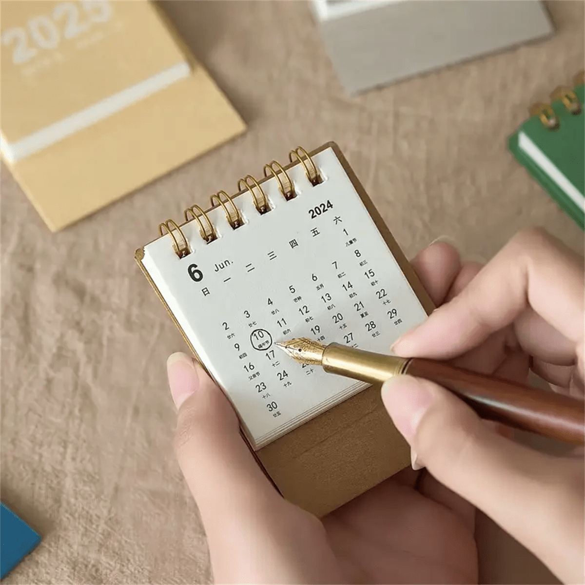4 pièces Mini calendriers de bureau 2025, agendas de poche portables ...