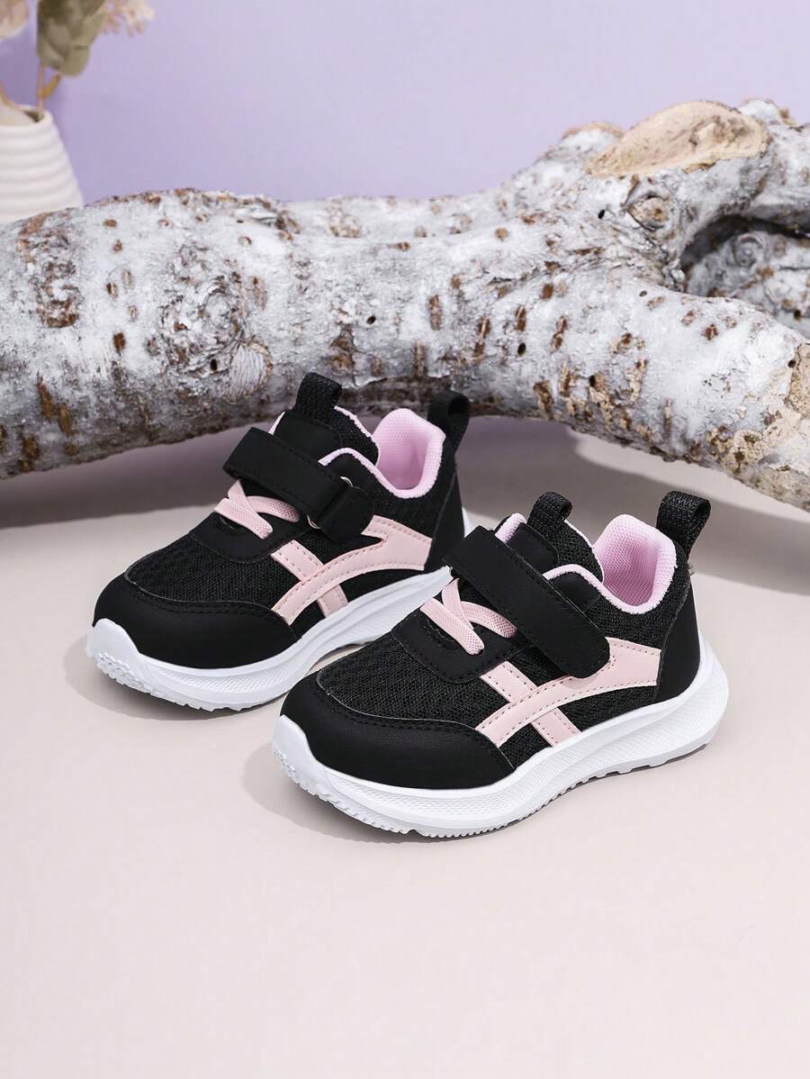 A Pair Of Unisex 1-3 6-Year-Old Children's Skateboard Shoes For Autumn ...