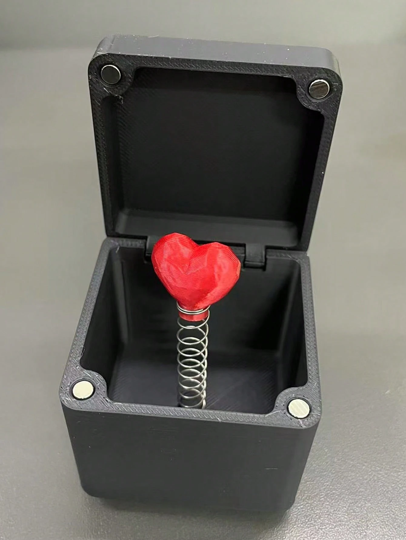 Surprise Finger Gift Box In 1pc, Annoying Gift Box, Prank Gift Box ...