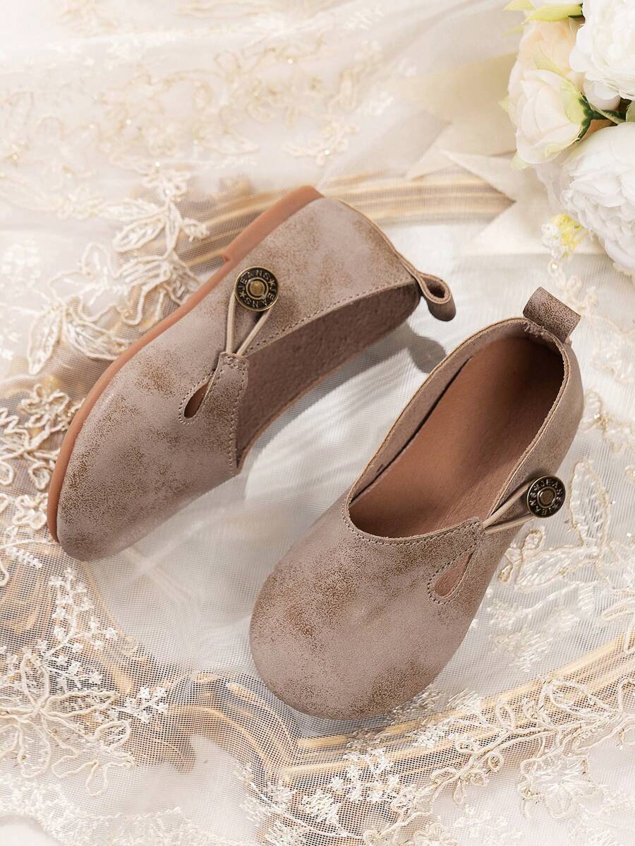 A Pair Of Beautiful, Fashion, Boys And Girls Shoes, Dance Shoes, A Slip-On, Girls With The Trend ...