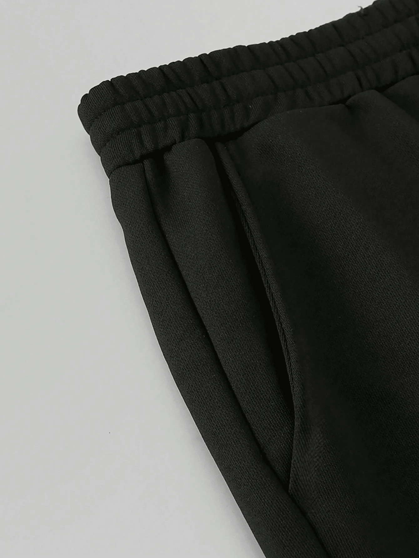 DIFFLAND ชุดสบายๆ สำหรับชายแบบใช้ได้ทุกโอกาส 2ชิ้น ชุดเสื้อครอปแขนยาวสีขาวคอกลมกับกางเกงขายาวสี ...