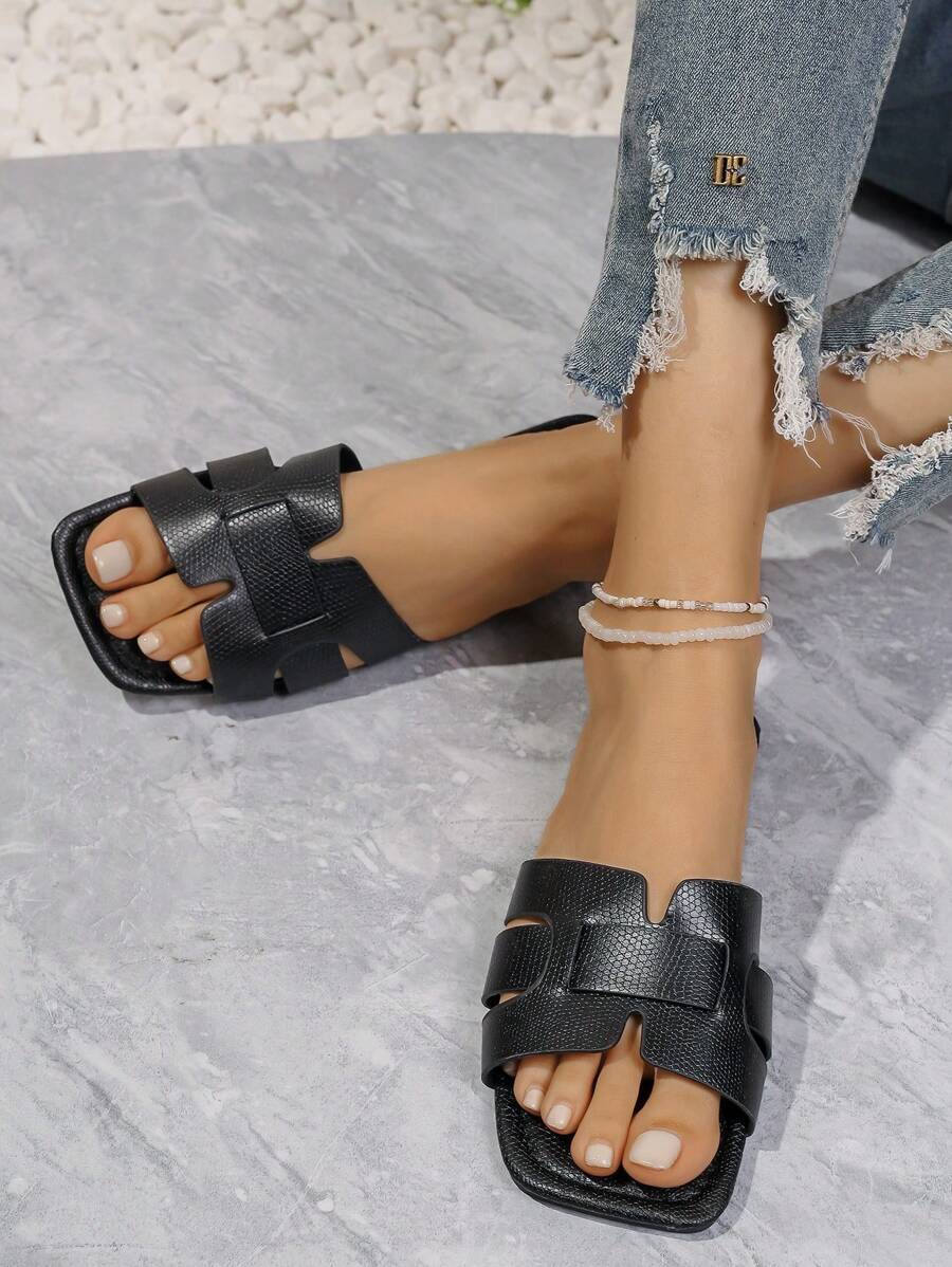 Fashionable & Versatile Women Slippers, And Comfortable Design For ...