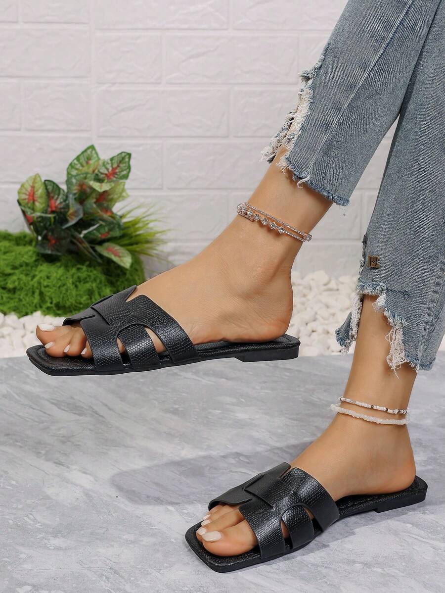 Fashionable & Versatile Women Slippers, And Comfortable Design For ...