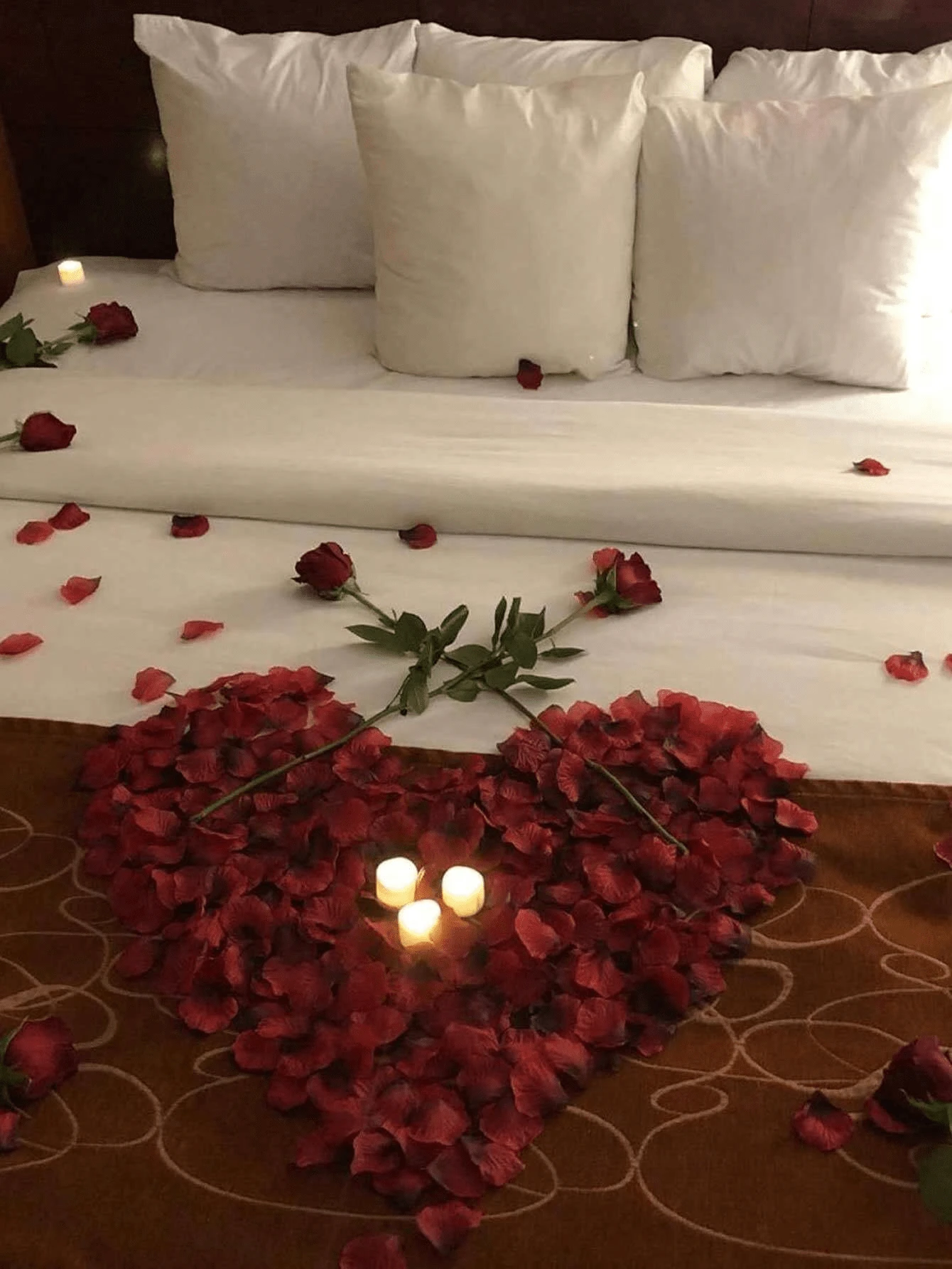 1000 piezas de pétalos de rosa de rayón decoración negro/rojo ...