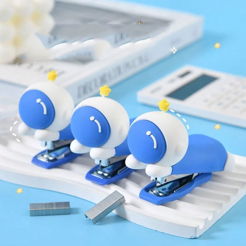 1pc Mini Cartoon Stapler, Astronaut Shaped Mini Stapler, Small Office ...
