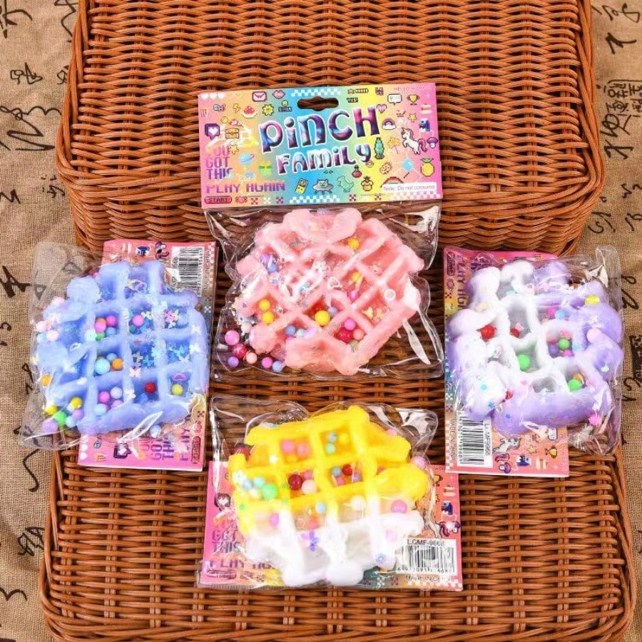 Waffle Squishy Toy, Realistic Fake Food Squeezing Decompression Stress ...