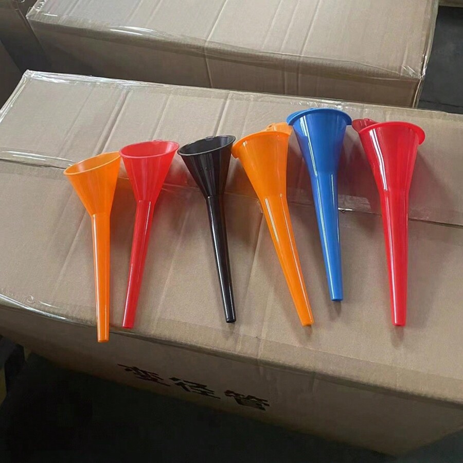 Speciale tanktrechter voor auto's, kunststof trechter voor het ...