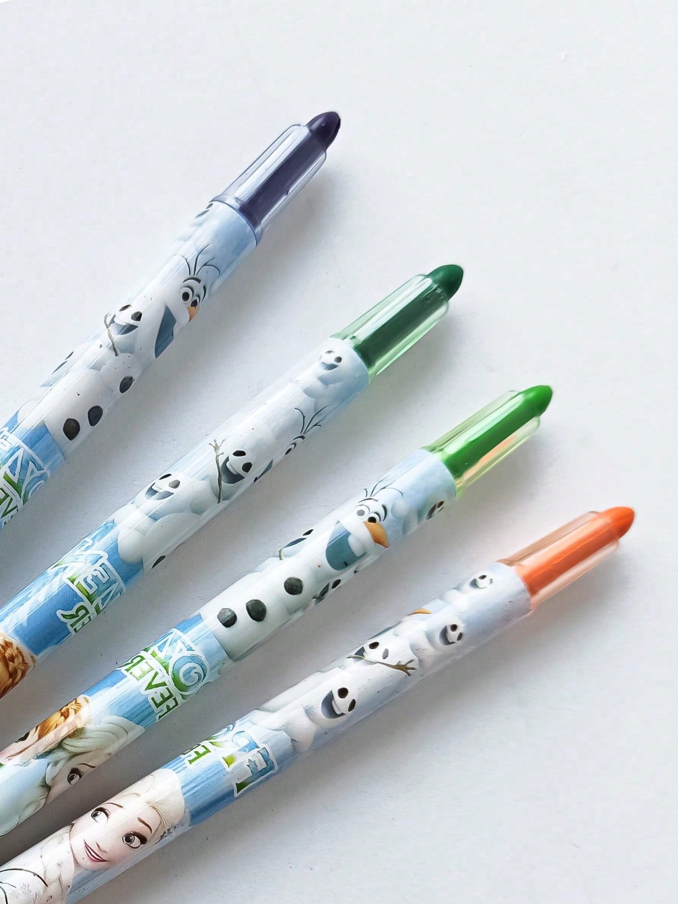 Princess Elsas Cute Cartoon Rotating Crayons 12 Colors Drawing Pens ...