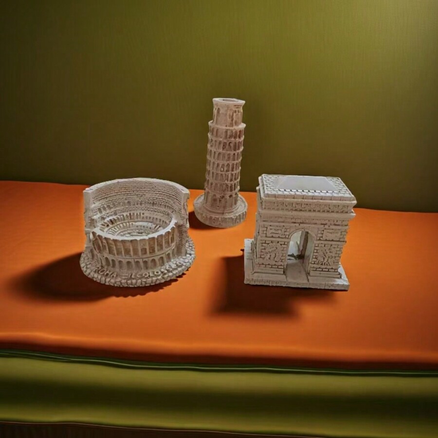 Modelli creativi di famosi monumenti architettonici come la Torre ...