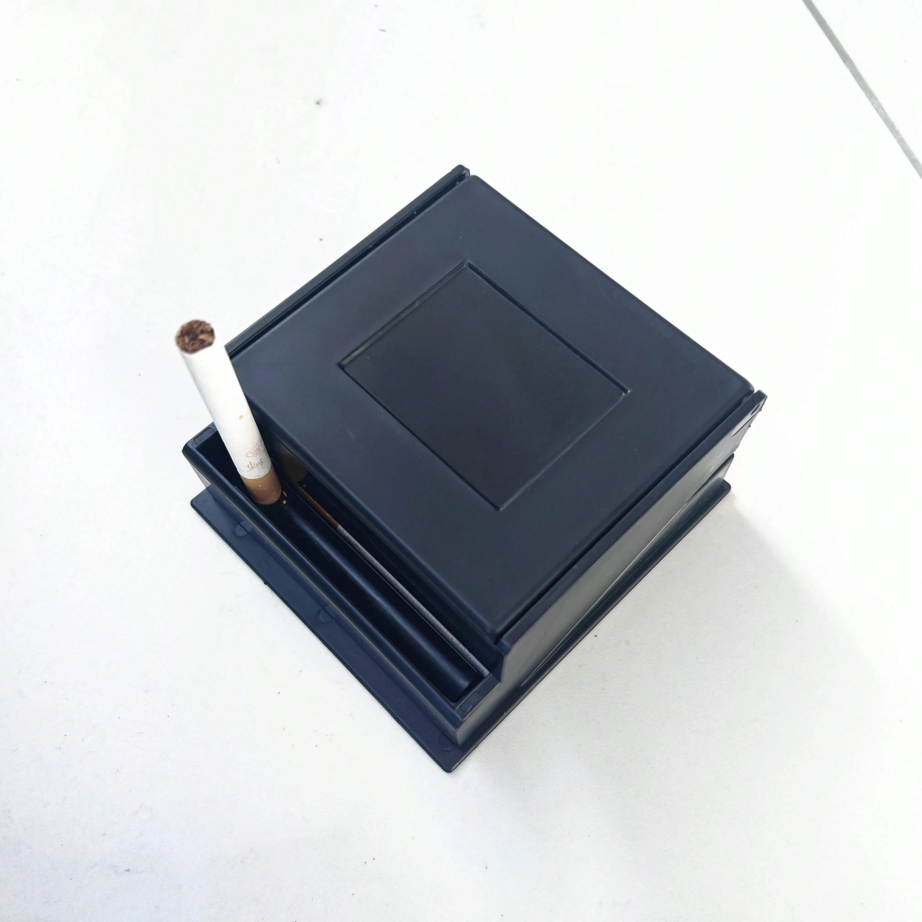 Black Desktop Cigarette Case, Automatic Cigarette Ejection, Crush ...