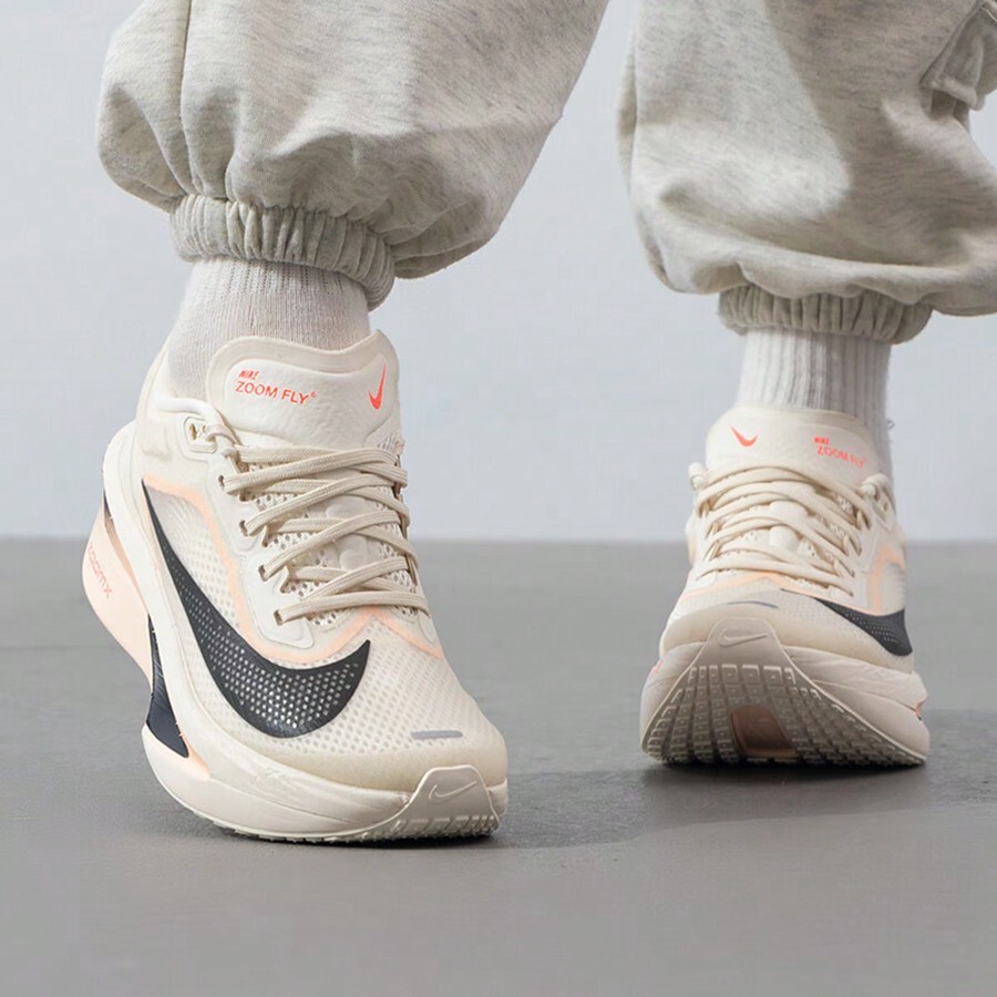 Nike أحذية رياضية للنساء موديل 2024 الجديد من ZOOM FLY 6، بلاطة كربونية ...