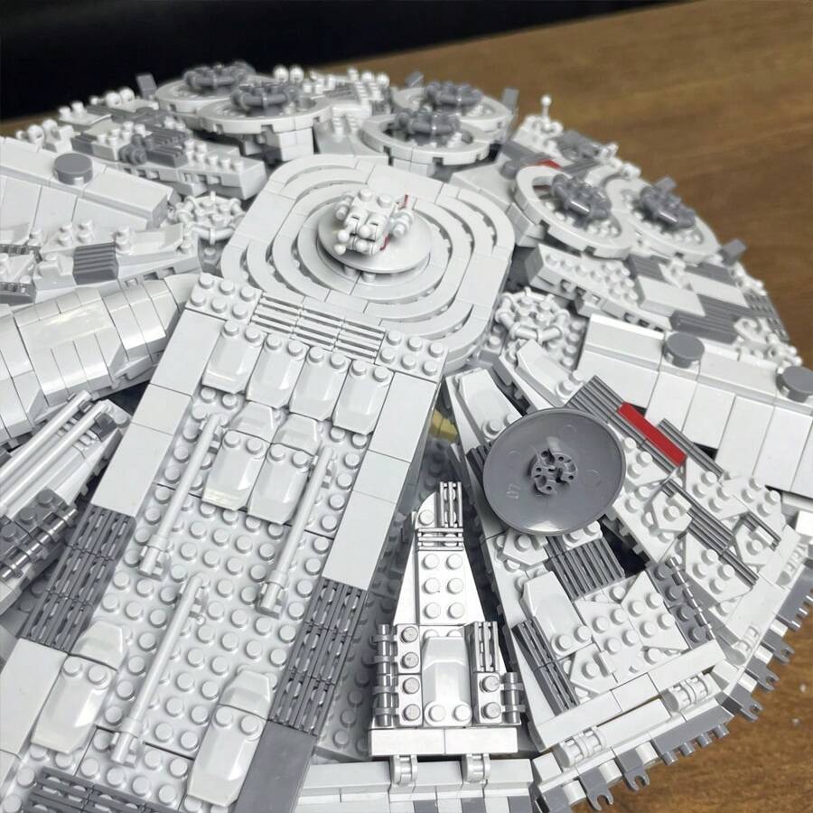 2025 Nytt Millennium Falcon Rymdskepp Svårmonterat Byggklossar Leksaker ...
