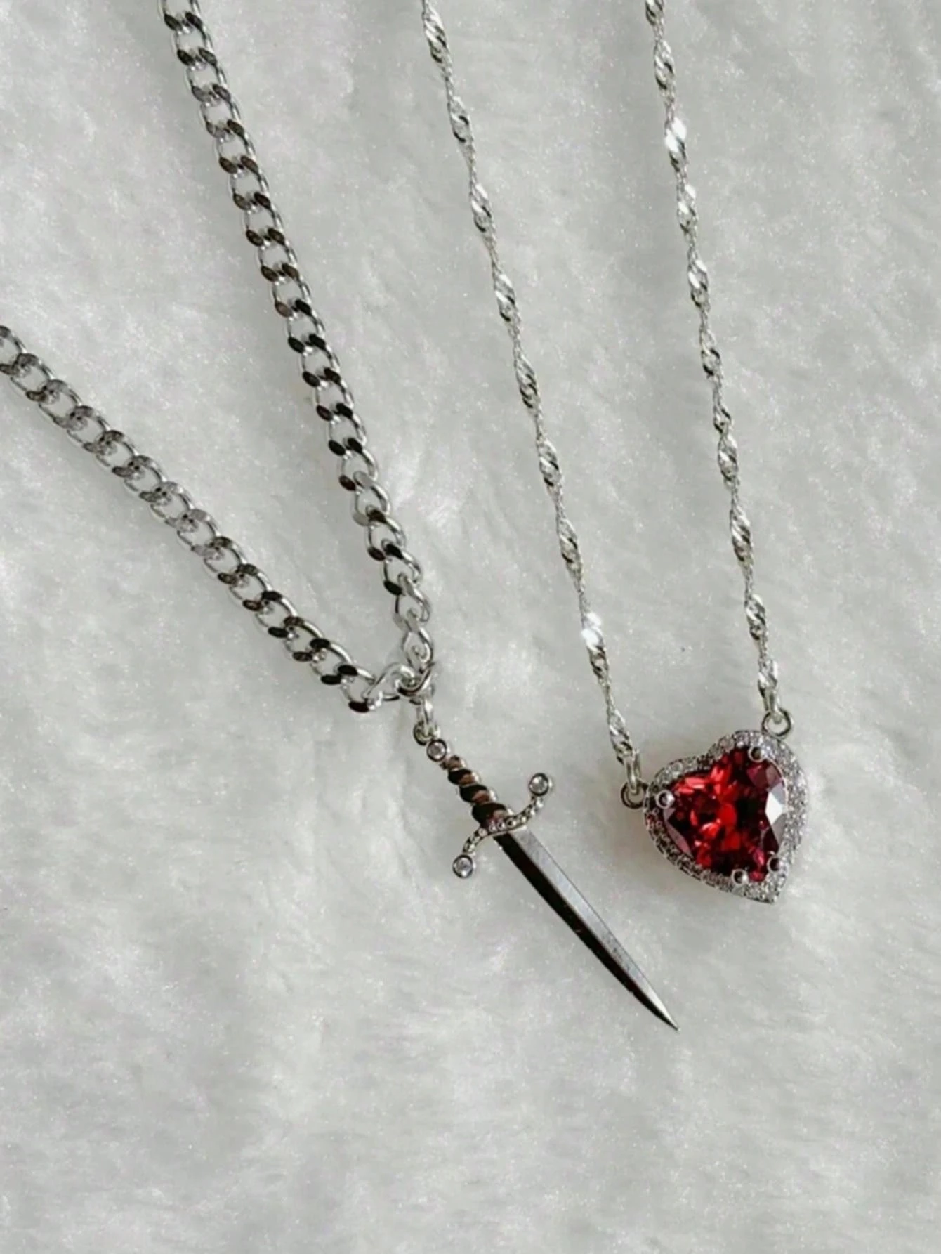 Collar con colgante de corazón y espada, un regalo único para parejas ...