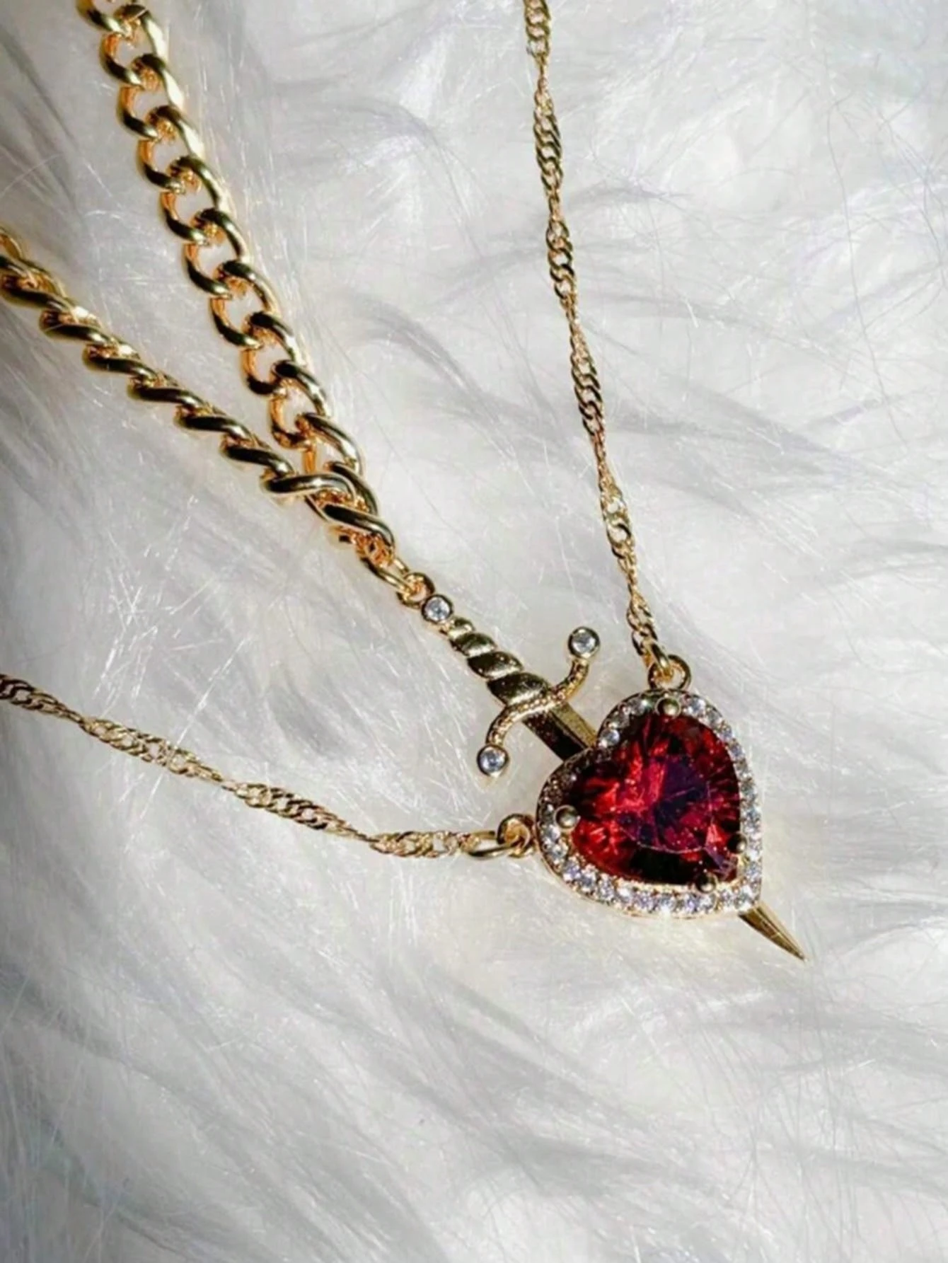 Collar con colgante de corazón y espada, un regalo único para parejas ...