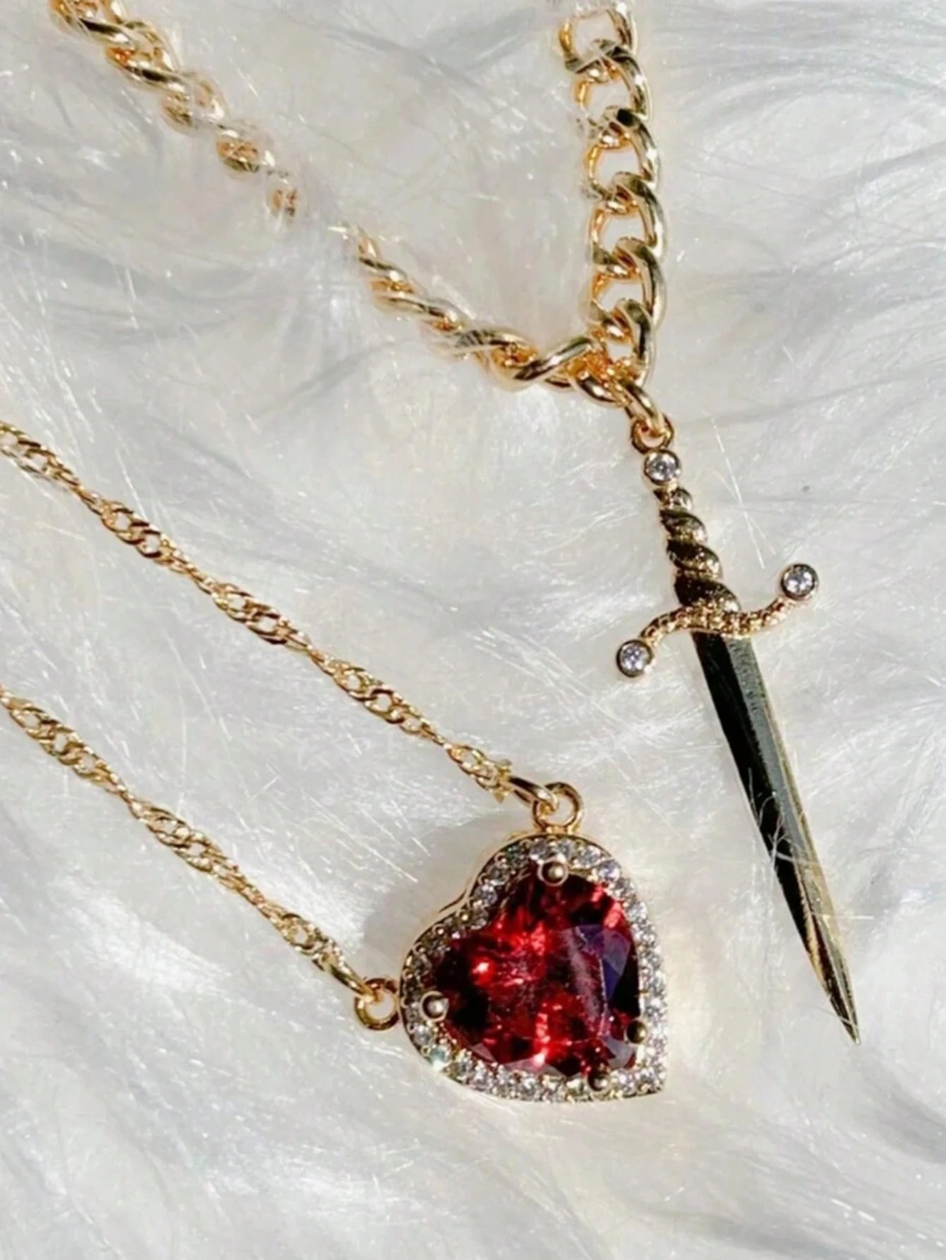 Collar con colgante de corazón y espada, un regalo único para parejas ...