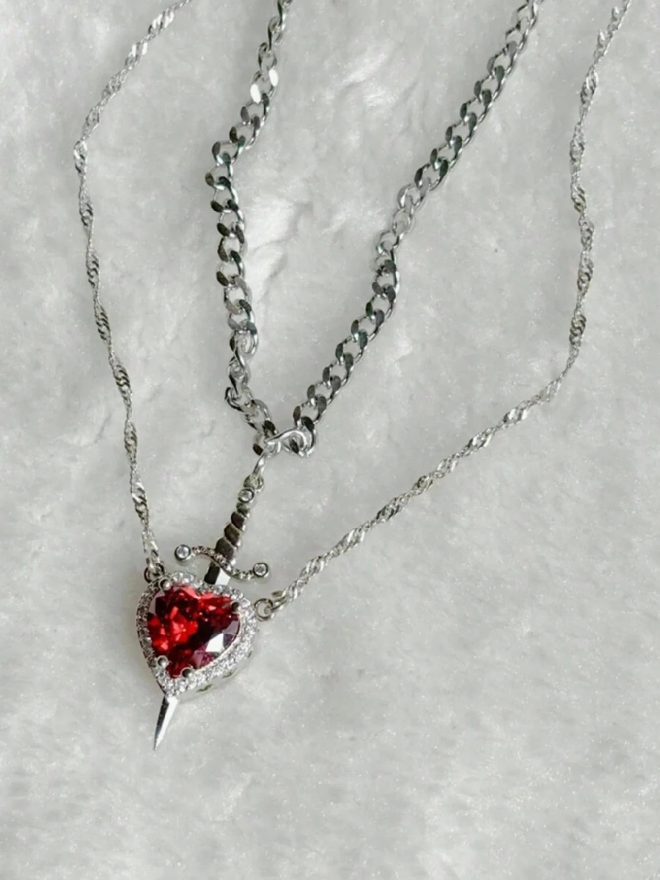 Collar con colgante de corazón y espada, un regalo único para parejas ...