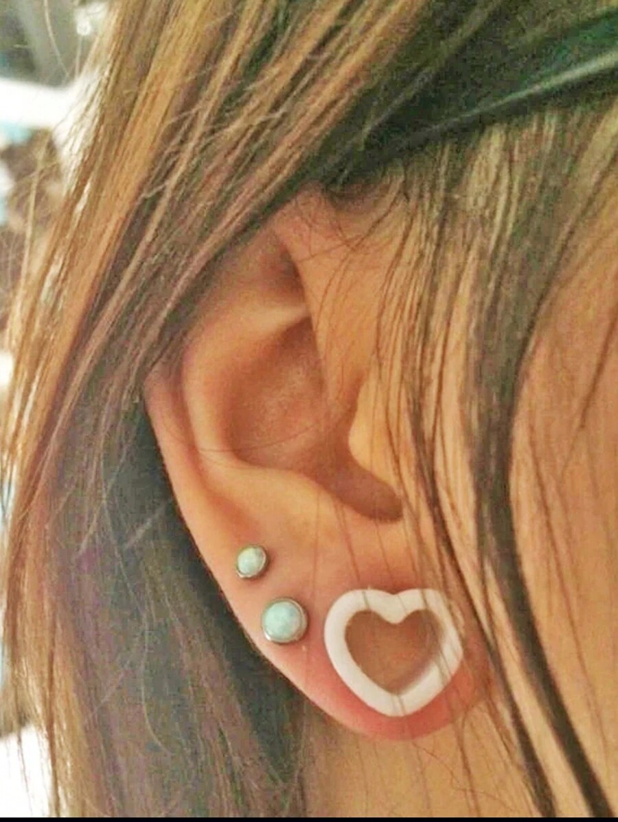 AVYRING 12Pcs Acrylic Love Black White Heart Shaped Hollow Transparent ...