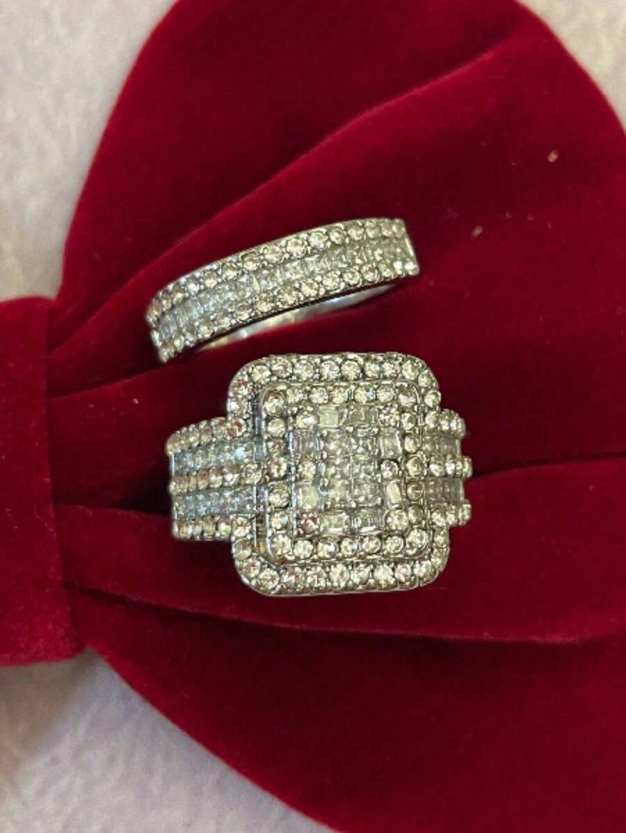 Set Of 2 Luxurious Engagement Rings For Women, Elegantly Embedded With ...