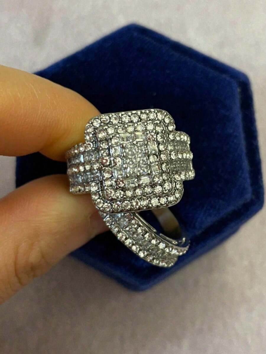 Set Of 2 Luxurious Engagement Rings For Women, Elegantly Embedded With ...